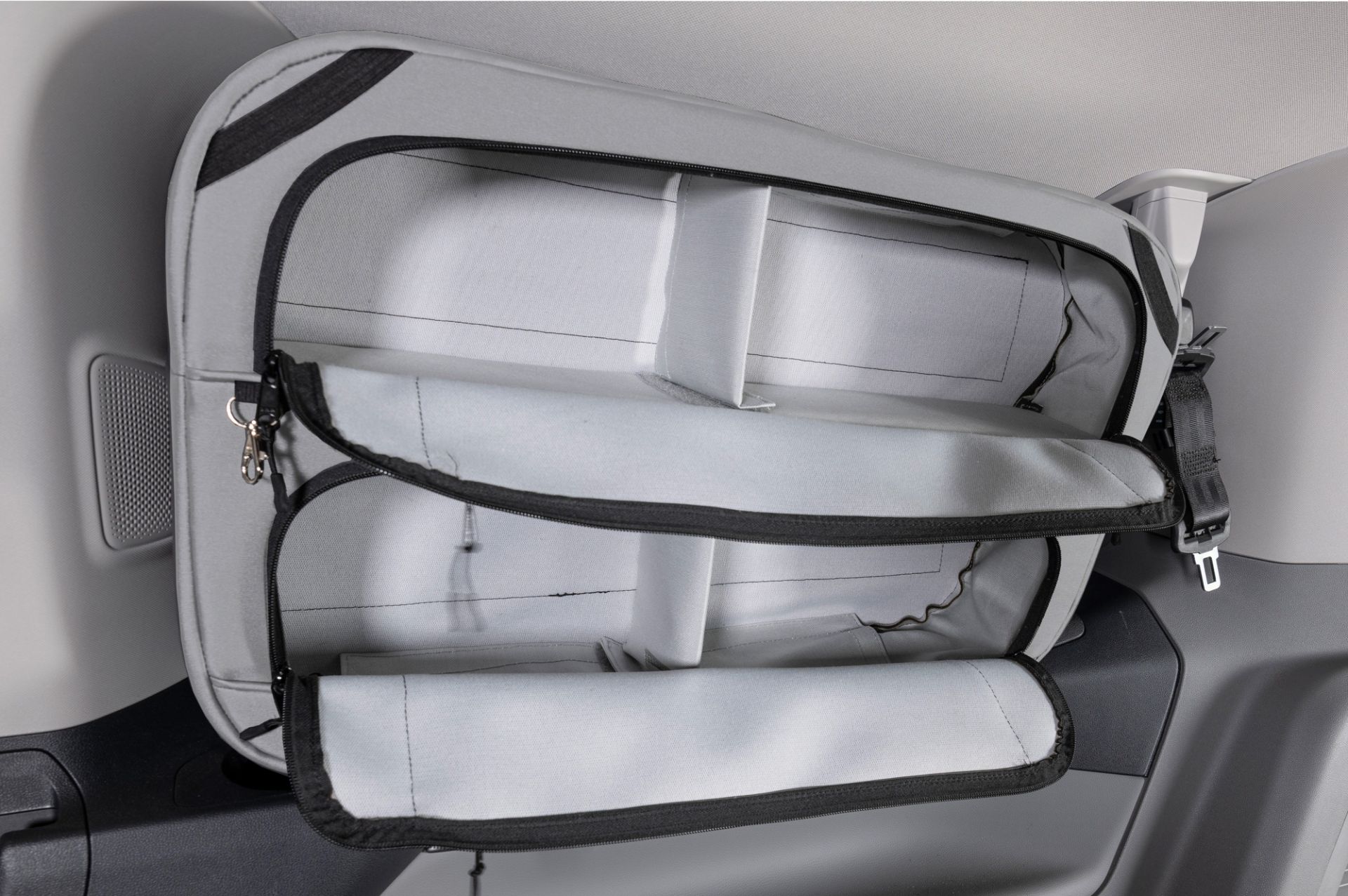 Fensterpacktasche mit Paneel für VW Caravelle/Ford V710 in hellgrau